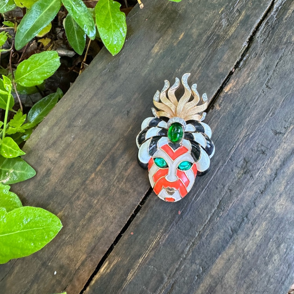 Trifari Turban Genie Enamel Cabochon Brooch - Gem